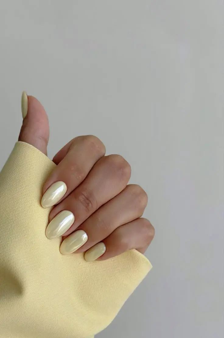 21 Trendy Butter Yellow Nails for a Soft Vibe - The Nails Nation